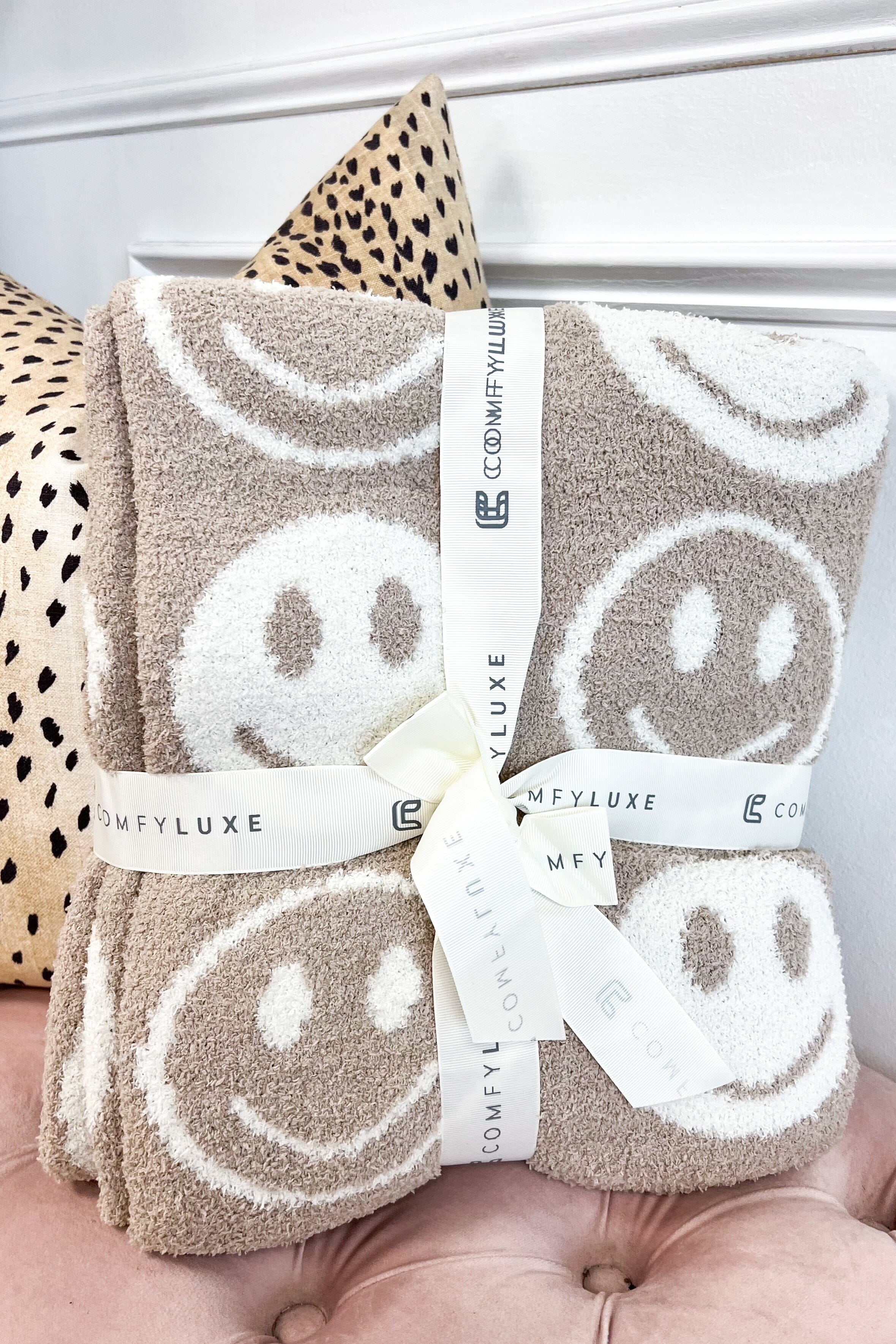 Smiley Face Blanket: Taupe/Ivory – Bella and Bloom Boutique
